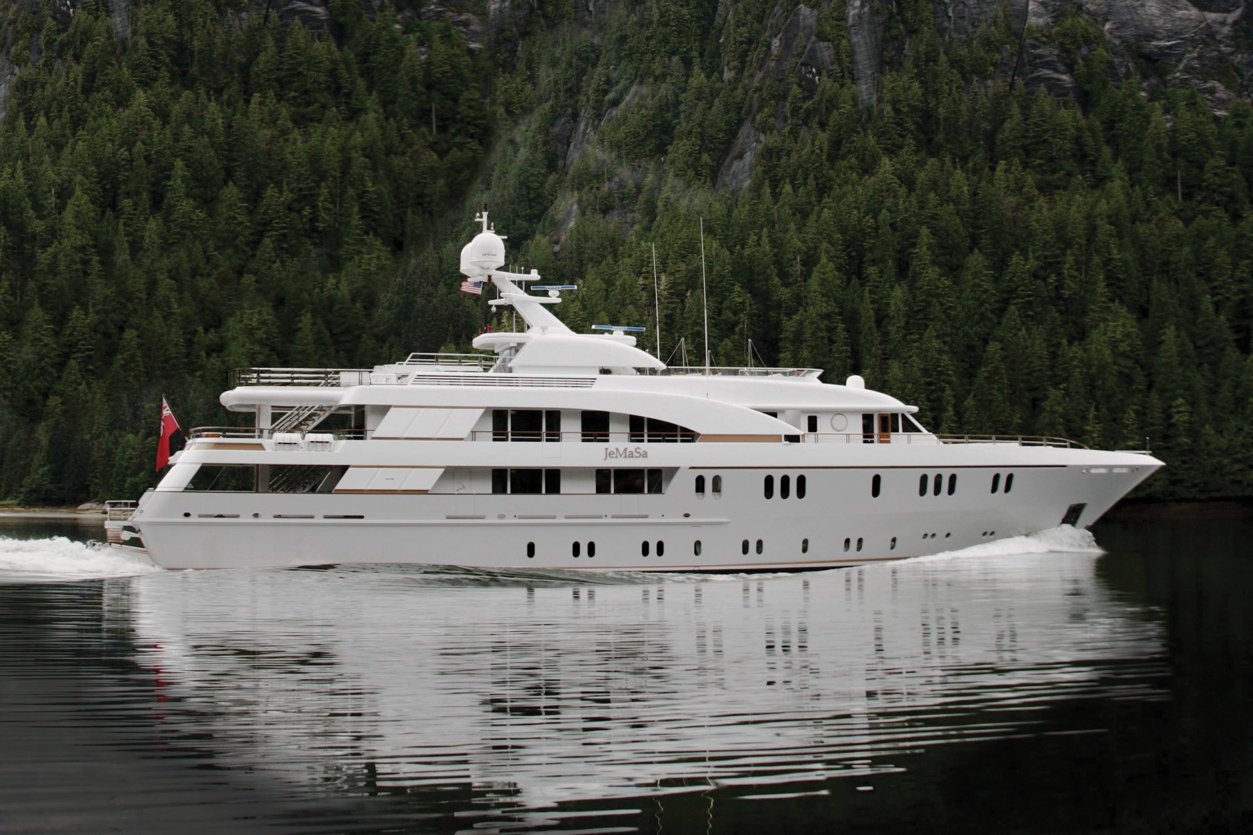 Yacht HADIA, Hakvoort | CHARTERWORLD Luxury Superyacht Charters